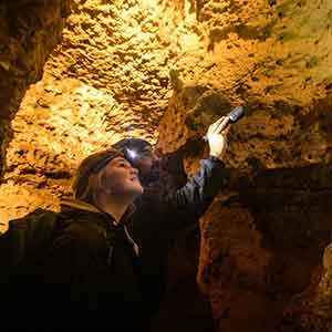Wisconsin cave holds tantalizing clues to ancient climate changes ...